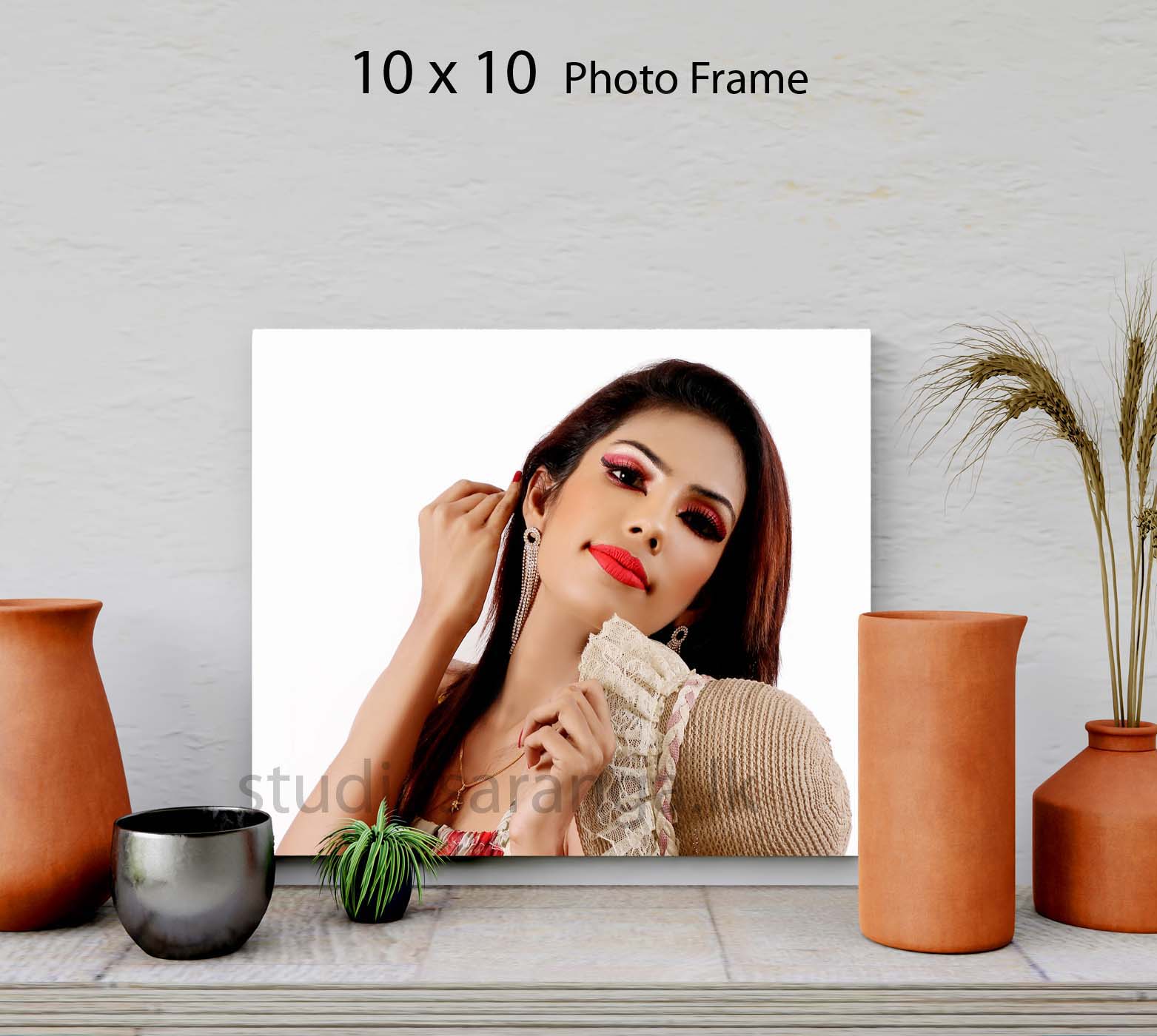 Photo Frame 10 x 10, Lakwimana