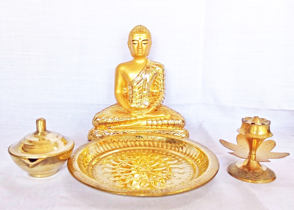 Buddha Statue with Puja Baanda-03, Lakwimana