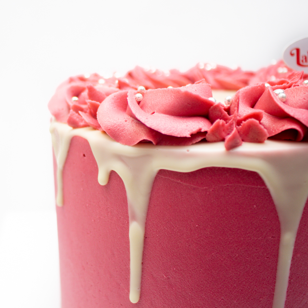 Choco Rose Ribbon cak ewith chocolate drip, Lakwimana