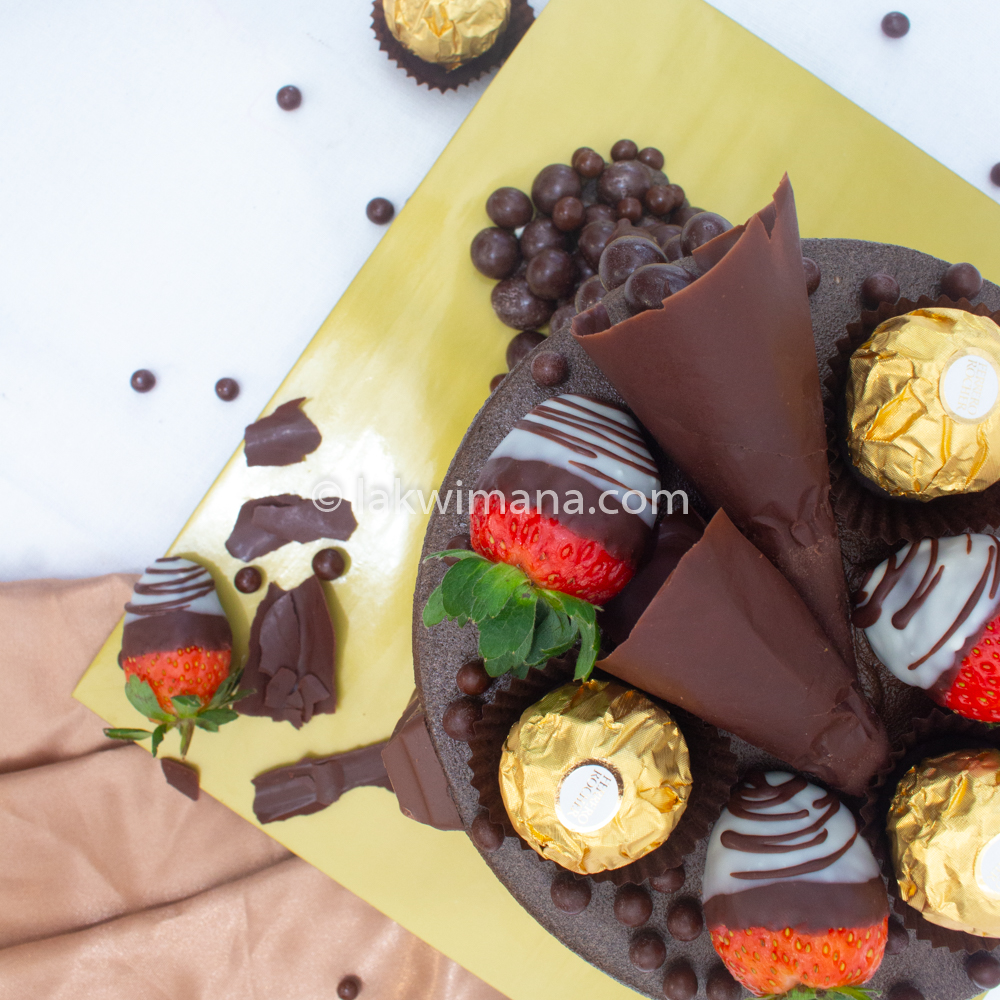 Divinity Fountain Chocolate Cake 3lb, Lakwimana