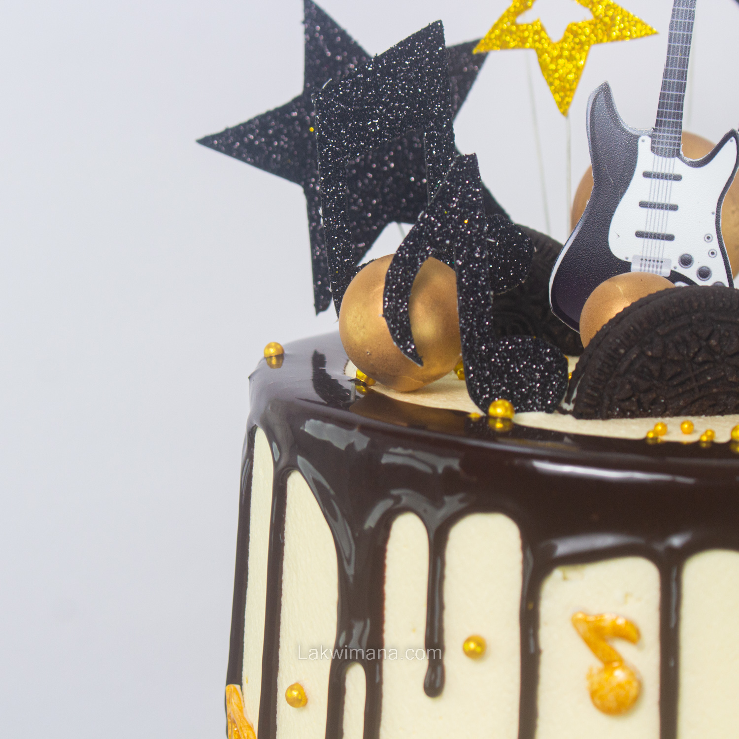 Rockstar Melody Cake with Chocolate Drip and Golden Accents, Lakwimana