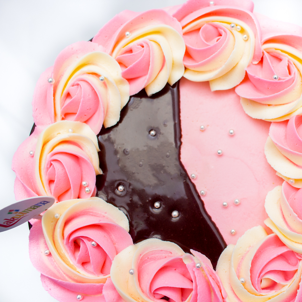 Sweet Mom Cake, Lakwimana